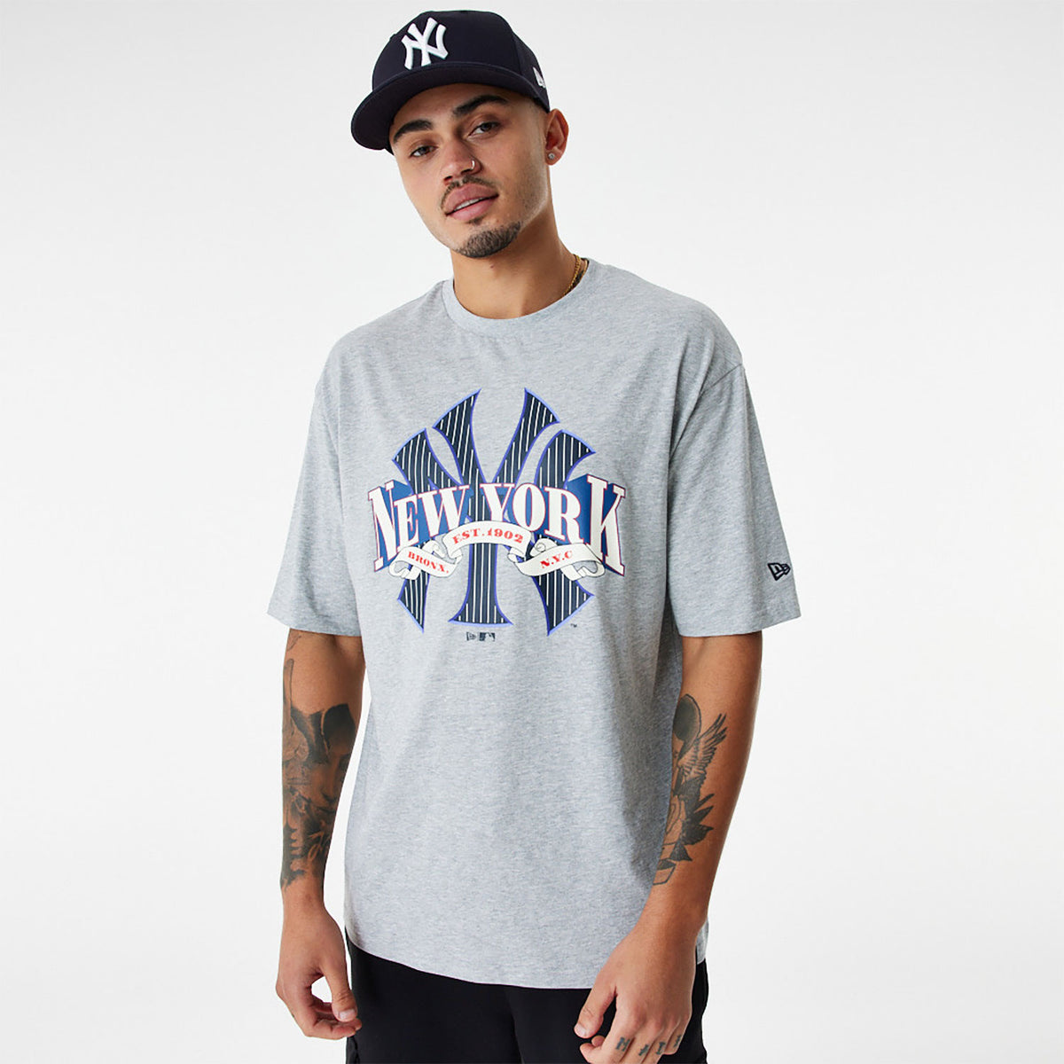 New era New York Yankees MLB Arch Logo Graphic Grey Oversized T-Shirt ...